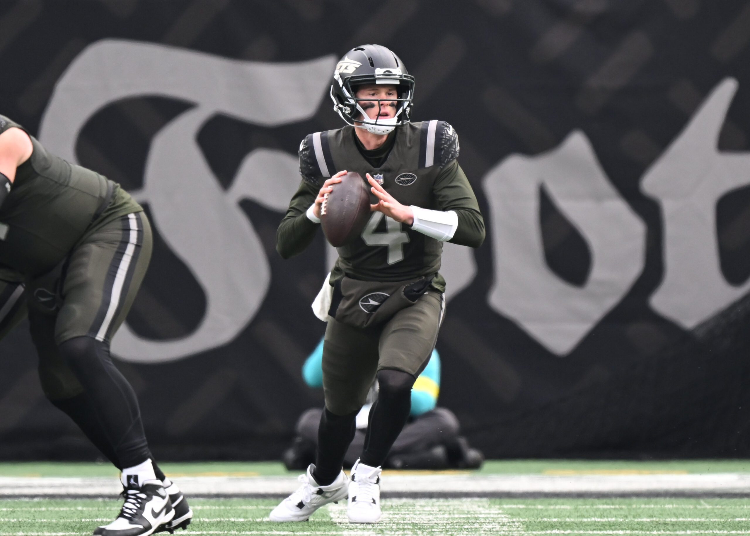 If the Jets need another QB next week, this might be the guy ...